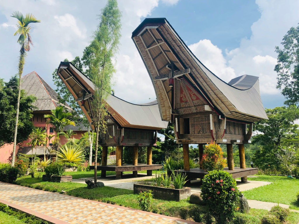 The mummies of the Toraja people, Sulawesi - Fontegaia Tour