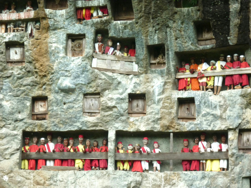 The mummies of the Toraja people, Sulawesi - Fontegaia Tour